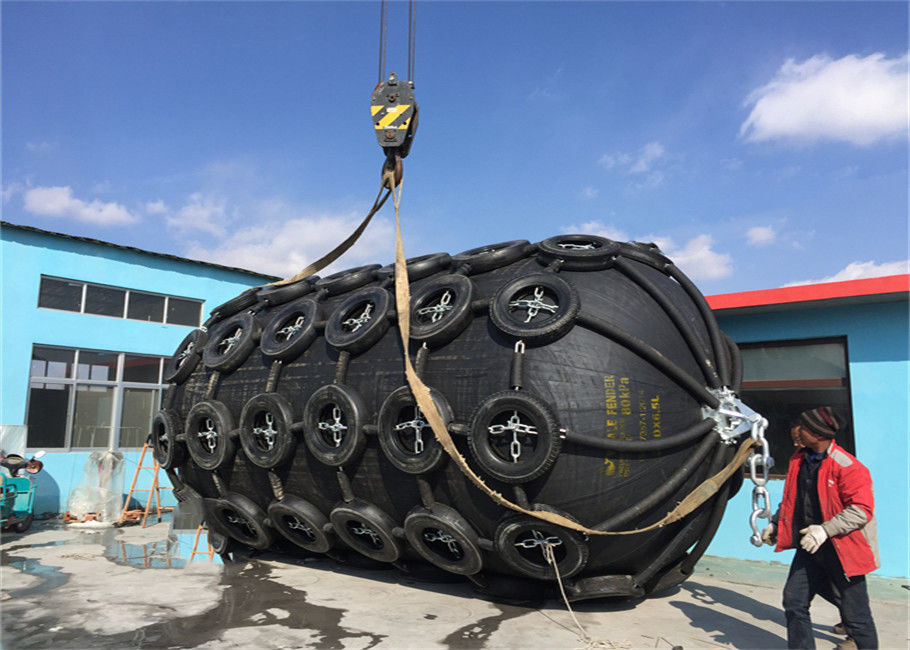 Ship Boat Berthing Pneumatic Marine Fender 50kPa / 80kPa Chain Tyre Net