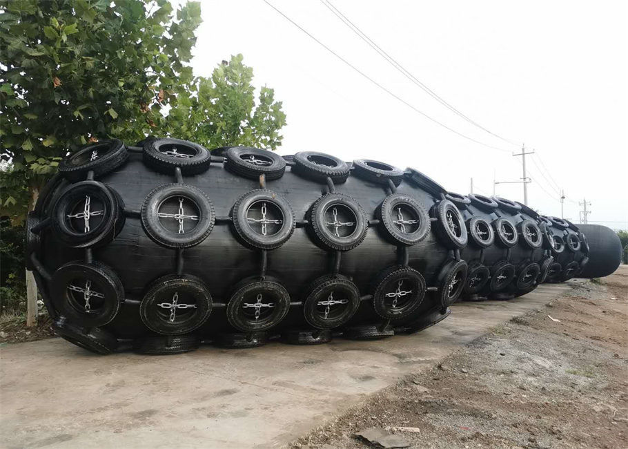 50Kpa Floating Marine Pneumatic Rubber Fender With Chain And Type
