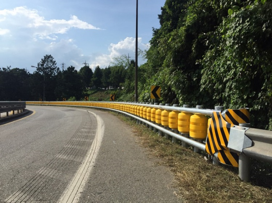 Roadway Traffic Safe EVA Roller Barrier Safety Roller Crash Barrier