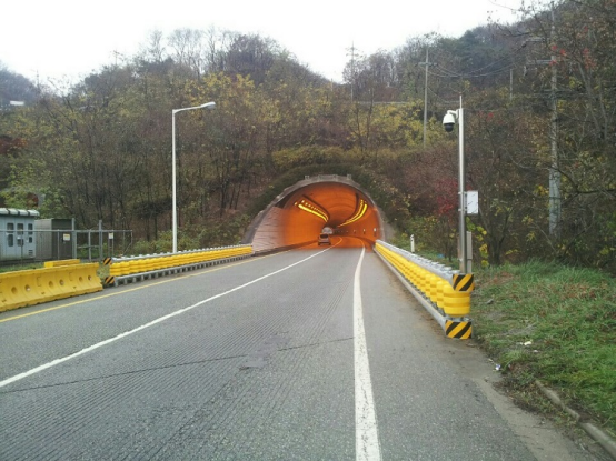 Roadway Traffic Safe EVA Roller Barrier Safety Roller Crash Barrier