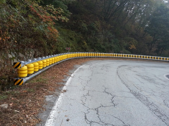 Highway Safety Guardrail Roller Barrier Crash Barrier EVA Rolling Barrels