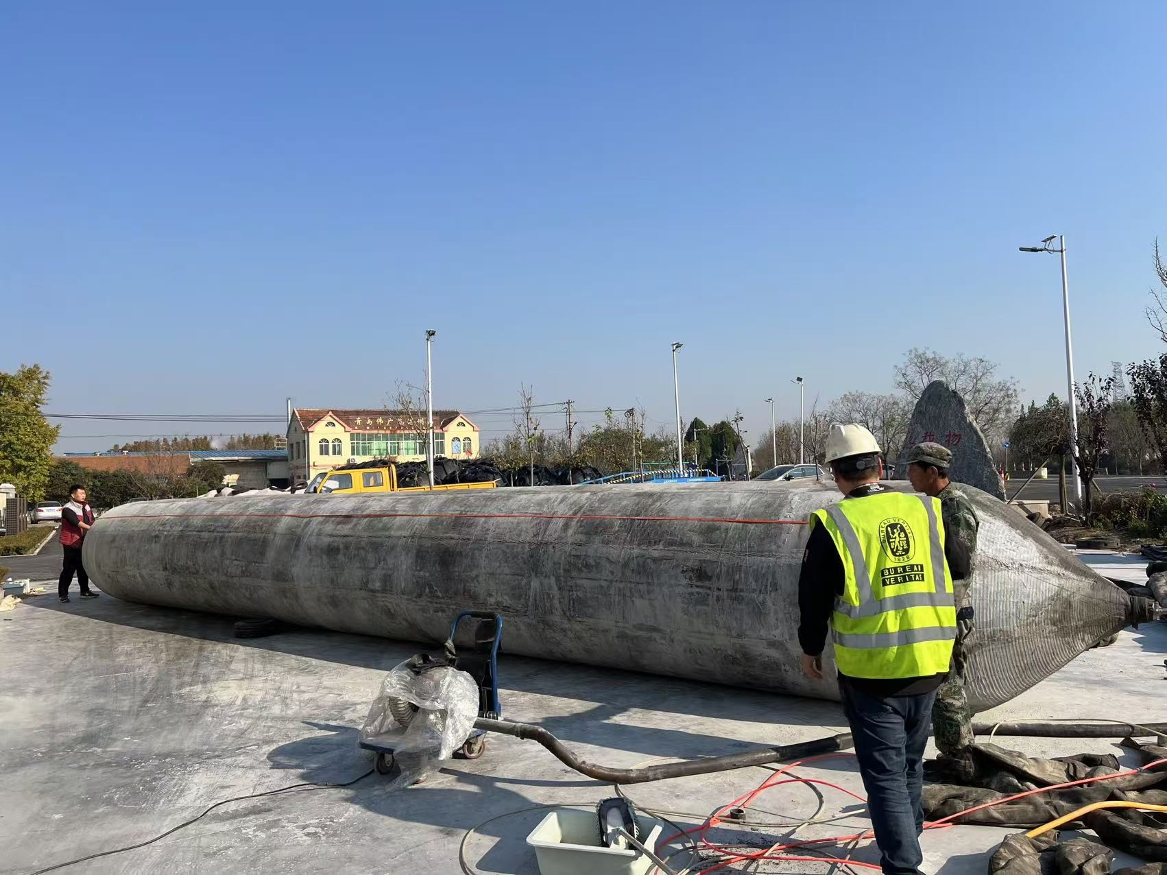 Black Heavy Duty Inflatable Marine Airbags with Pressure Range 0.2-0.4Mpa