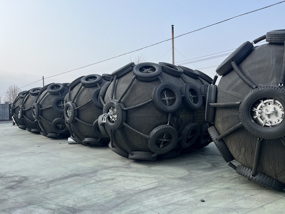 Ship Berthing Pneumatic Rubber Fender Made Secure Simple Black