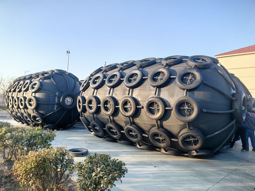 ISO17357 Standard Yokohama Rubber Fender For Durable Ship To Ship ...