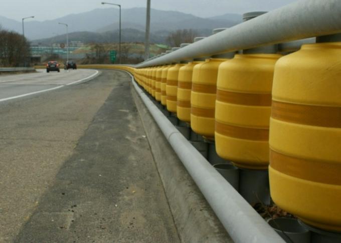 KSI Type Highway Anti - Collision Safety Rolling Barrier / Safety ...